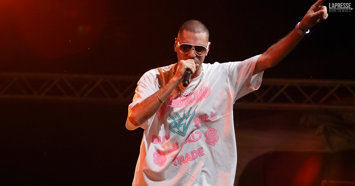 Marracash annuncia il nuovo tour: è il primo rapper italiano a farlo negli stadi - Dimensione ...